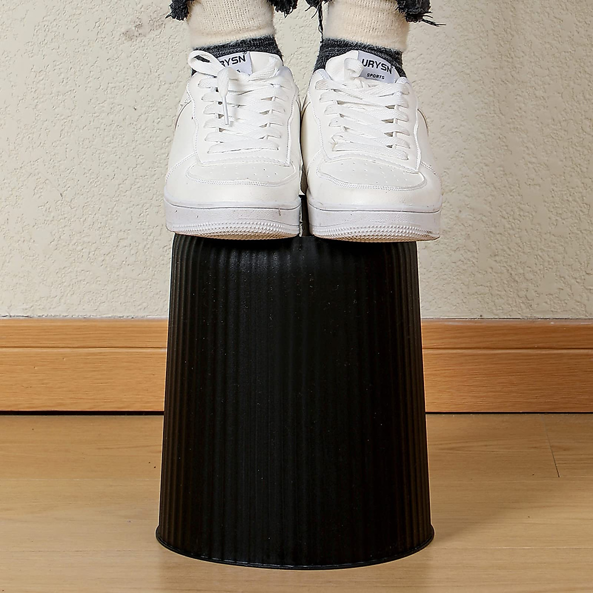 JiatuA Small Trash Can Plastic Wastebasket 1.5 Gallon Round Garbage Container Bin for Bathroom, Kitchen, Home Office, Dorm, Kids Room, Black