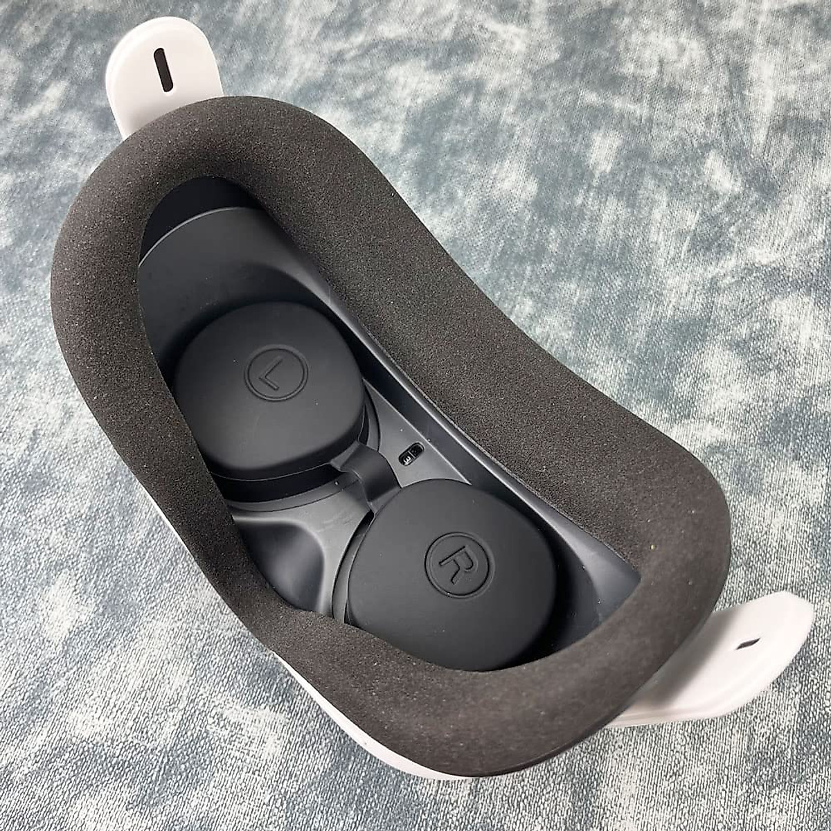 Ytaland VR Lens Cover for Oculus Quest 2 Dust Proof Cover for Oculus Quest 2 Anti-Dust Silicone Lens Protector (Black)