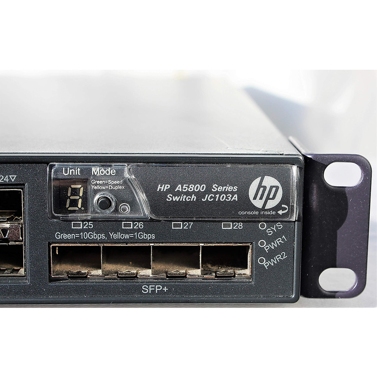 HP JC103A 5800-24G-SFP Switch - Switch - managed - 24 x Gigabit SFP + 4 x Gigabit SFP / 10 Gigabit SFP+ - rack-mountable
