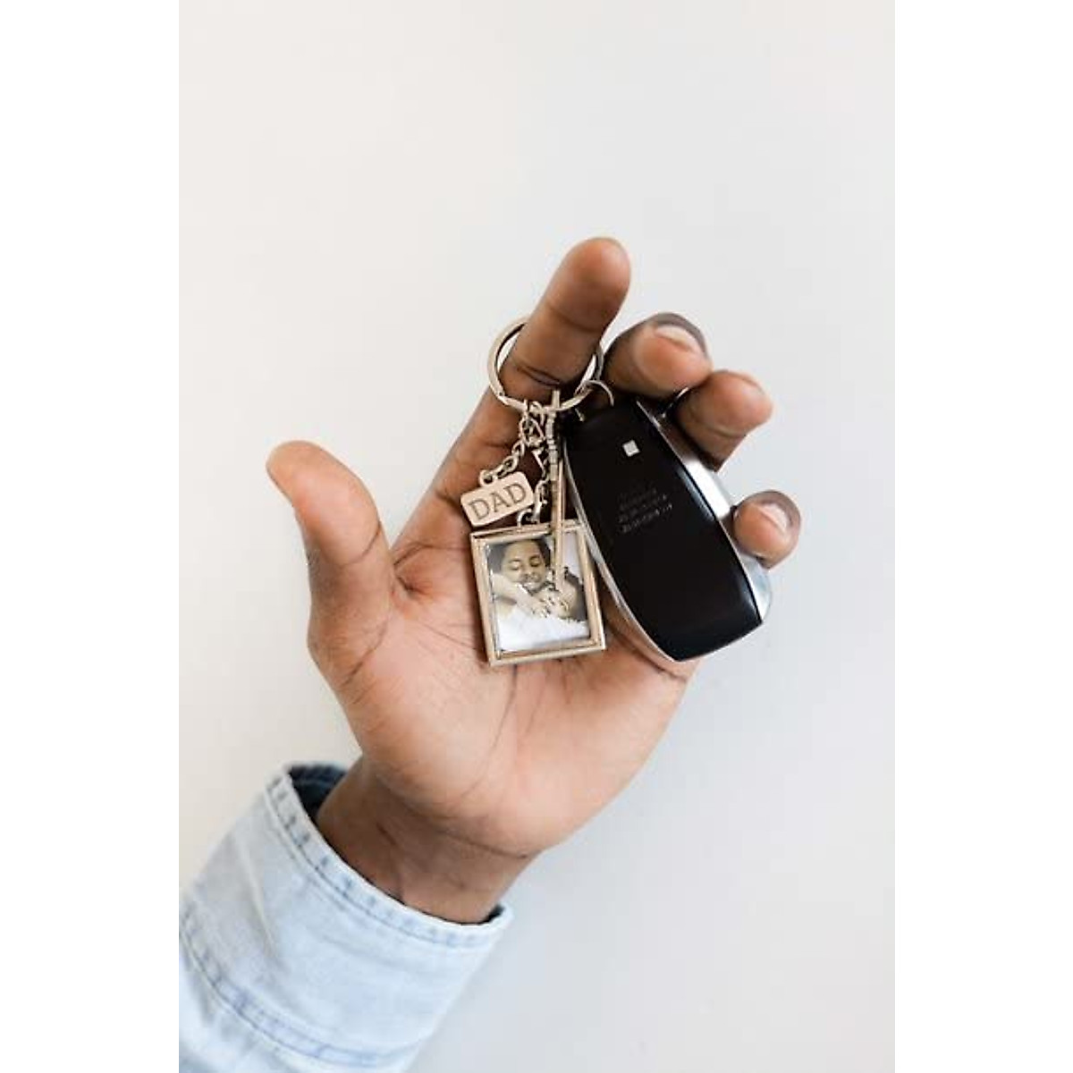 Pearhead Dad Charm Photo Keychain, Gender-Neutral Baby Girl or Baby Boy Keepsake, Father’s Day Accessories, Father Daughter or Father Son Keepsake Frame Keychain, Silver