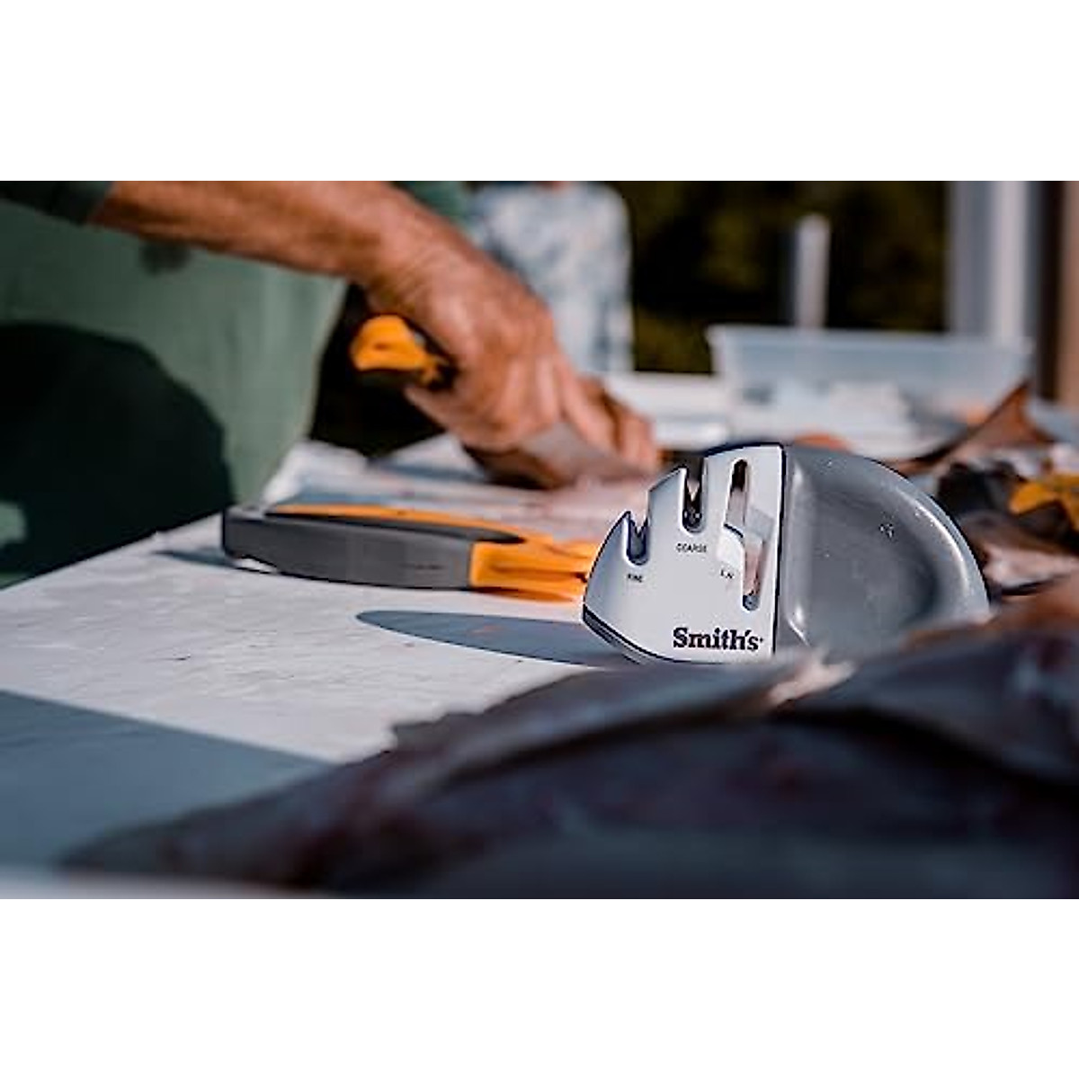 Smith's 51003 Diamond Edge Grip™ MAX 2-Stage Sharpener – White - Compact - Non-Slip Base - Patented V Grip – Sharpen Knives & Scissors - Diamond & Ceramic Sharpeners