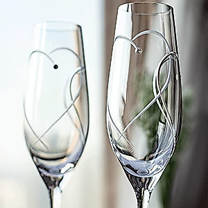 VARLKA Champagne Flutes set of 2, Bride and Groom Wedding Toasting Champagne Glasses with Love Heart Decorated with Real Crystals, Wine Glasses, Wedding Gifts for Couple Engagement gifts