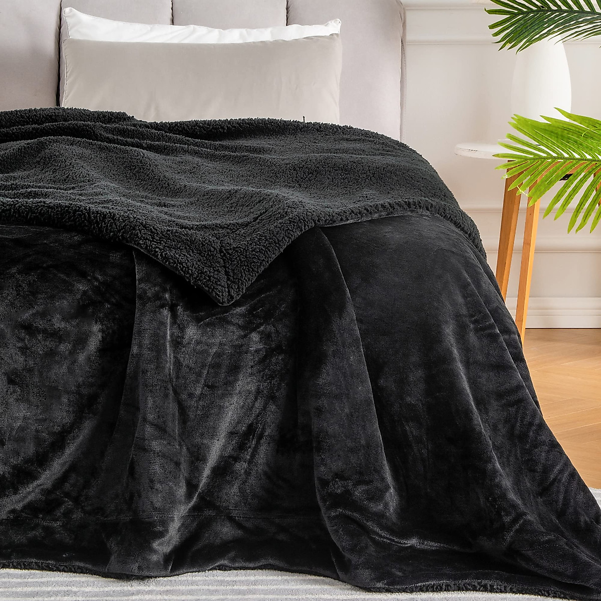 BEDELITE Sherpa Fleece Blankets King Size - Thick Warm Blankets for Winter, Soft & Cozy Plush Large Heavy Blanket for Bed (Black, 108" X 90")
