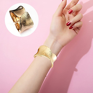 SAMOCO 3Pcs 18K Gold Plating Bangles Bracelets for Women Chunky Polished-Finish Wrist Cuff Wrap Hinge Twist Bangle Opening Wide-Grooved Wire Statement Fashion Jewelry Bracelet for Women