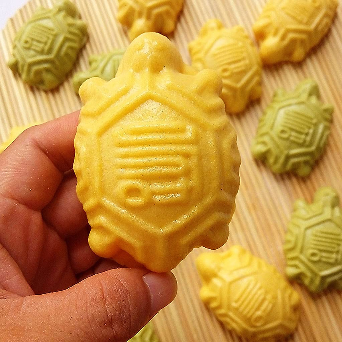 BYNNIX Mooncake Mold, Wooden Moon Cake Mold 3D Flower Pastry Baking Tool for Making Mung Bean Ice Skin