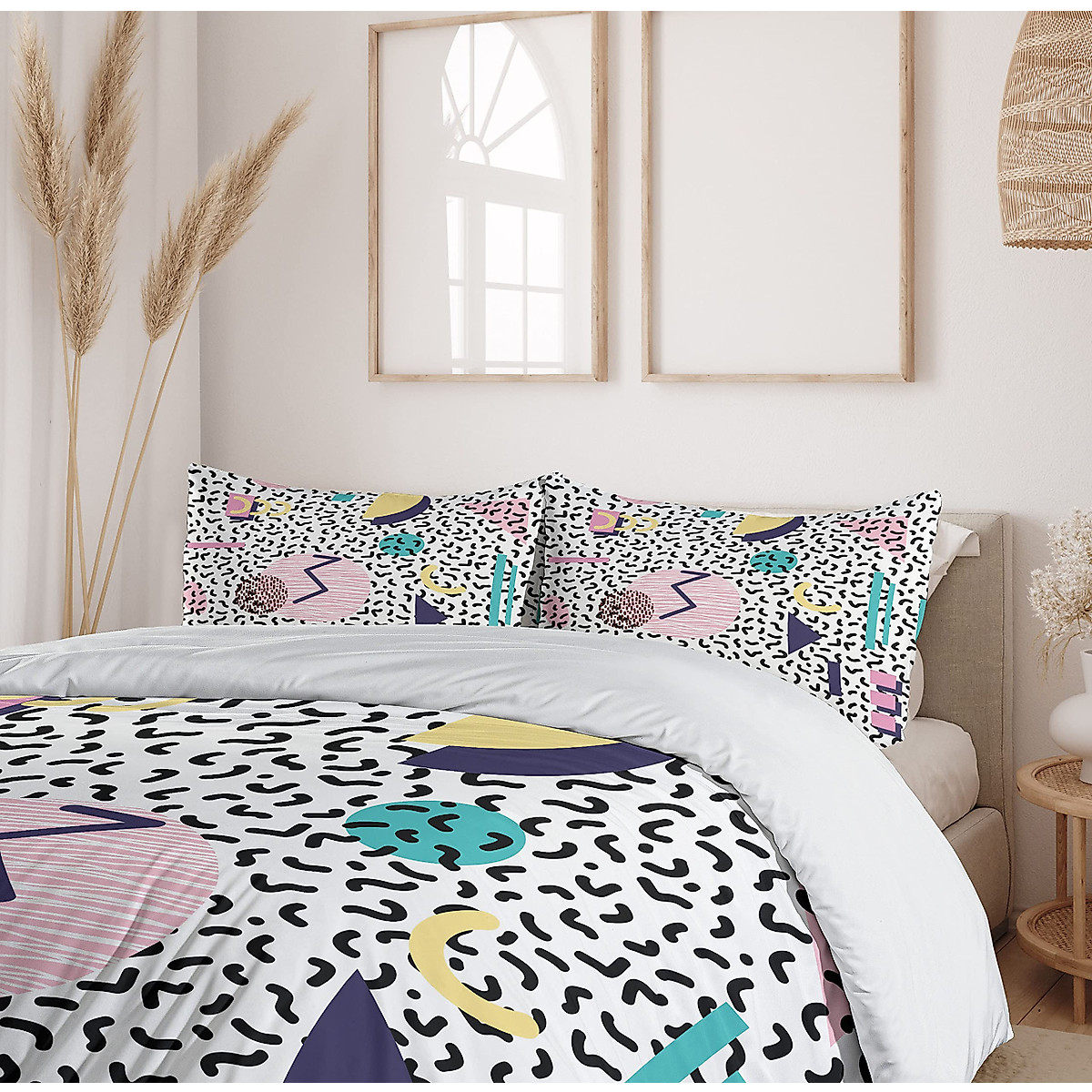 Ambesonne 90s Duvet Cover Set, Geometric Pattern in Retro Style Round Half Moon Triangle Shapes Art, Decorative 3 Piece Bedding Set with 2 Pillow Shams, Queen Size, Navy Yellow