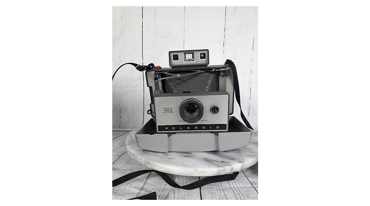 Polaroid 320 Instant Pack Film Land Camera - Classic Vintage Camera