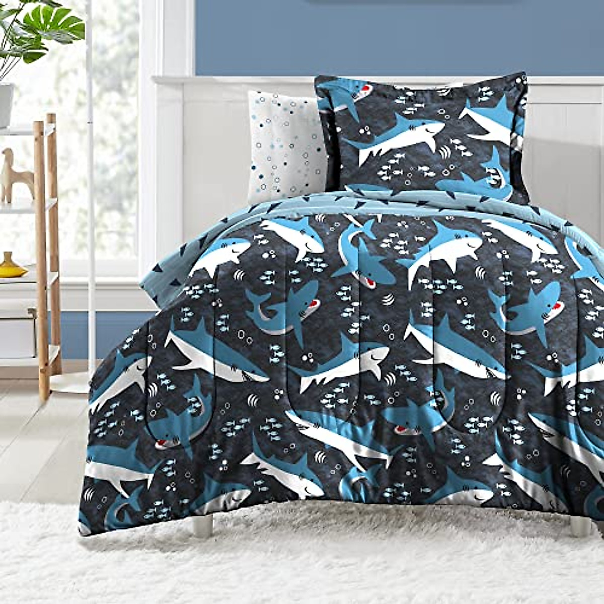 dream FACTORY Kids 5-Piece Complete Set Easy-Wash Super Soft Microfiber Comforter Bedding, Twin, Blue Sharks