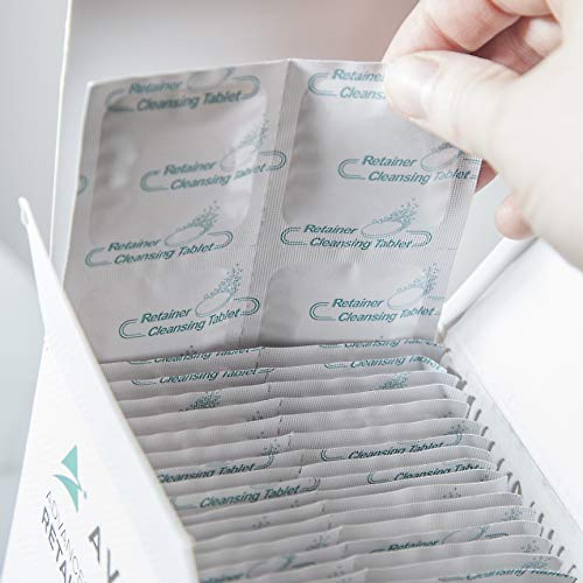 Avistar Retainer & Denture Cleaner Tablets: 150 Denture or Retainer Cleaning Tablets (Perfect For Dentures, Night Guards or Mouth Guards - Mint Flavor, 5 Month Supply)