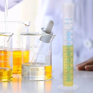 Baluue 100ml Plastic Graduated Cylinder, Transparent Measuring Cylinder with Precisely Blue Tick Marks Scientific Measuring Cylinder with Extra Stable Base for Laboratory Science Projects