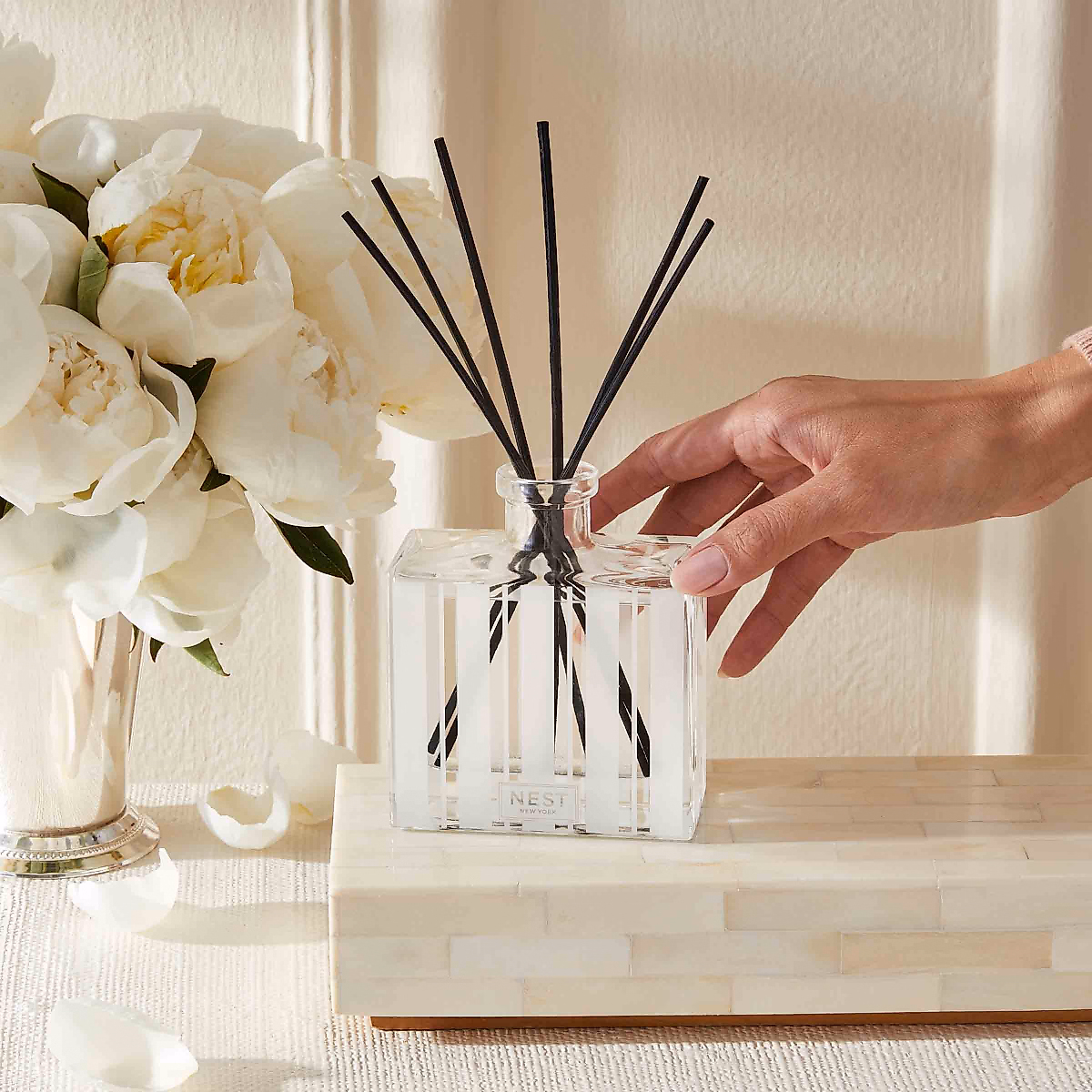 NEST New York Reed Diffuser, Bamboo - 5.9 fl oz - Fragrance for Up to 90 Days - Reusable, Refillable Glass Holder - Includes 8 All-Natural Reed Sticks - Flame Free