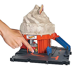 Hot Wheels City Track Set with 1 Car, Track Play That Connects to Other Sets, Ice Cream Shop Playset​​