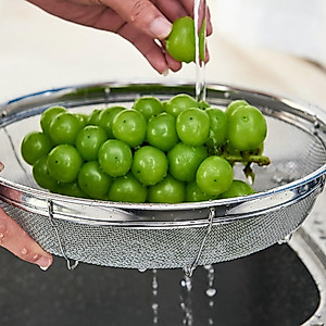 Fine Mesh Strainer for Kitchen, Stainless Steel Colander Bowl for Pasta, Rice, Fruit, Metal Net Baskets with Resting Base - Strain, Drain, Rinse （Diameter 8.67 inch）