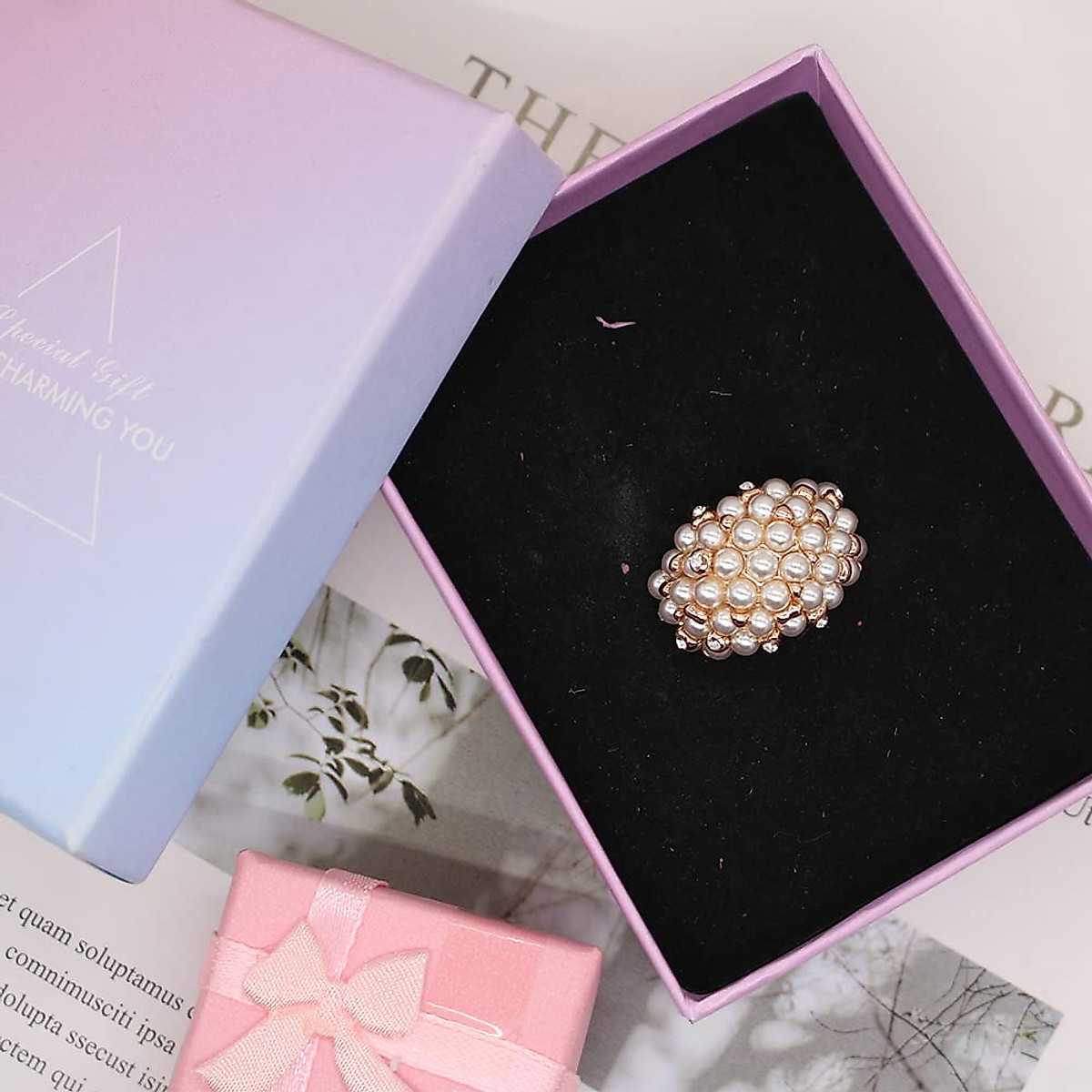 HSQYJ White Pearl Crystal Ring Elegant Rhinestone Cocktail Statement Rings Uniquely Stylish Fashion Creative Engagement Jewelry for Women Gold Plated