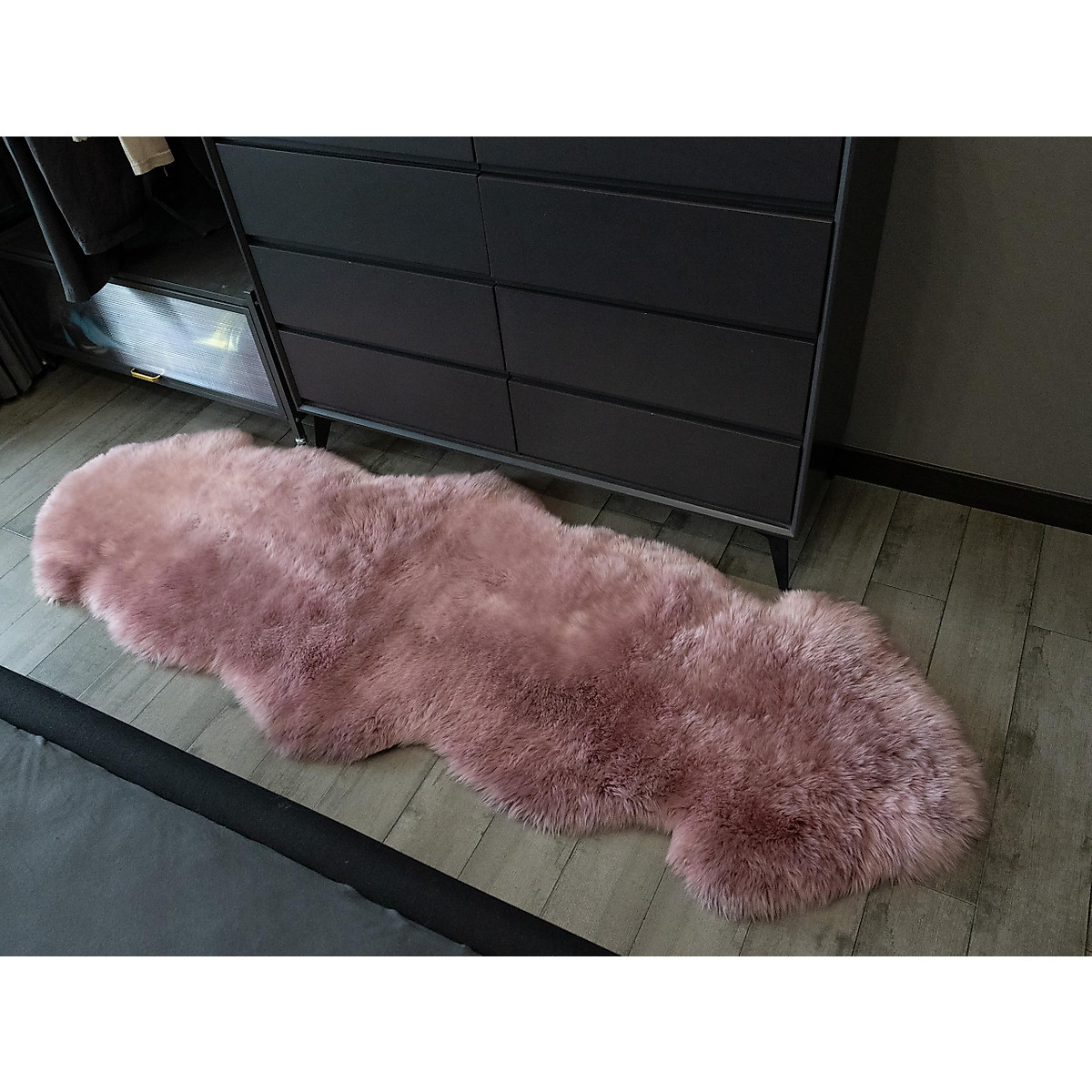 AGFNGE Sheepskin Rug, Fluffy Shag Area Rug, Super Soft 24” x 72“ Sheepskin Hair Rug,Peachy-Pink Pile Rug, Decorative Throw Rugs for Bedrooms, Children's Rooms, Living Rooms (Peachy-Pink, 24" x 72")