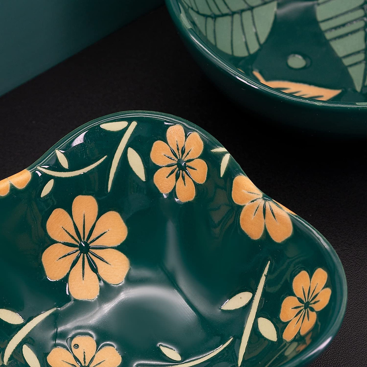 Louyebh Ceramic Stable Spoon Rest for Stove Top Heat Resistant Porcelain Spoon Utensil Holder for Kitchen Counter Dishwasher Safe Multifunctional Glaze Ceramic Bowl Kitchen Dining Table Decor (green)