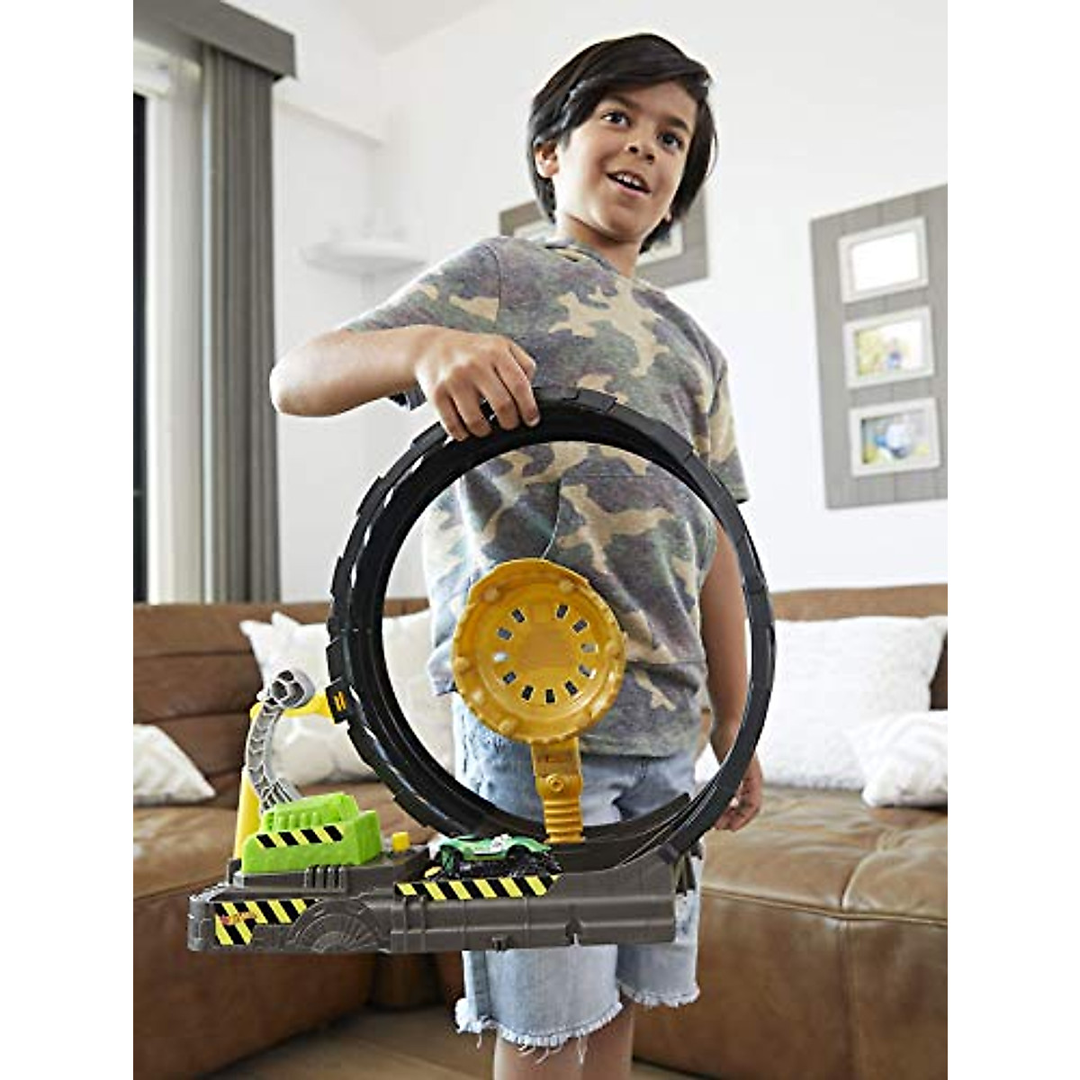 Hot Wheels Monster Truck Epic Loop Challenge Play Set with Truck and car