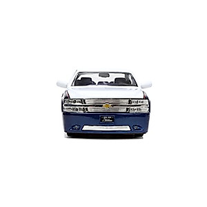 Jada Toys Just Trucks 1:24 1999 Chevy Silverado Dually Die-cast Car with Tire Rack, Toys for Kids and Adults