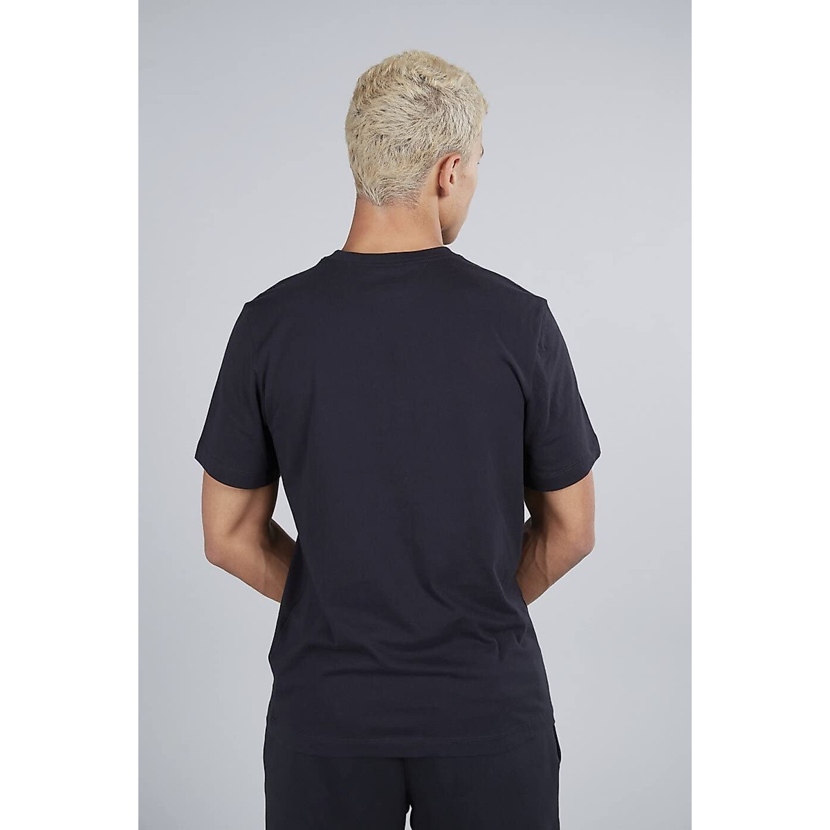 Men's Nike Sportswear Club T-Shirt, Nike Shirt for Men with Classic Fit, Black/White, XS