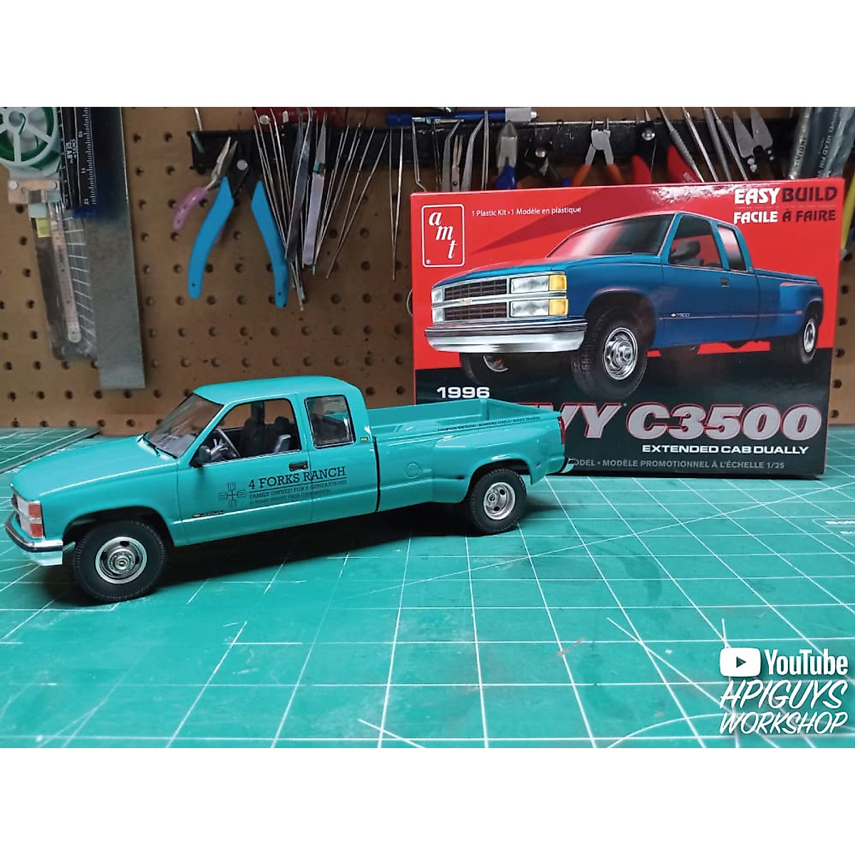 AMT 1996 Chevrolet C-3500 Dually Pickup Easy Build New Tooling 1:25 Scale Model Kit