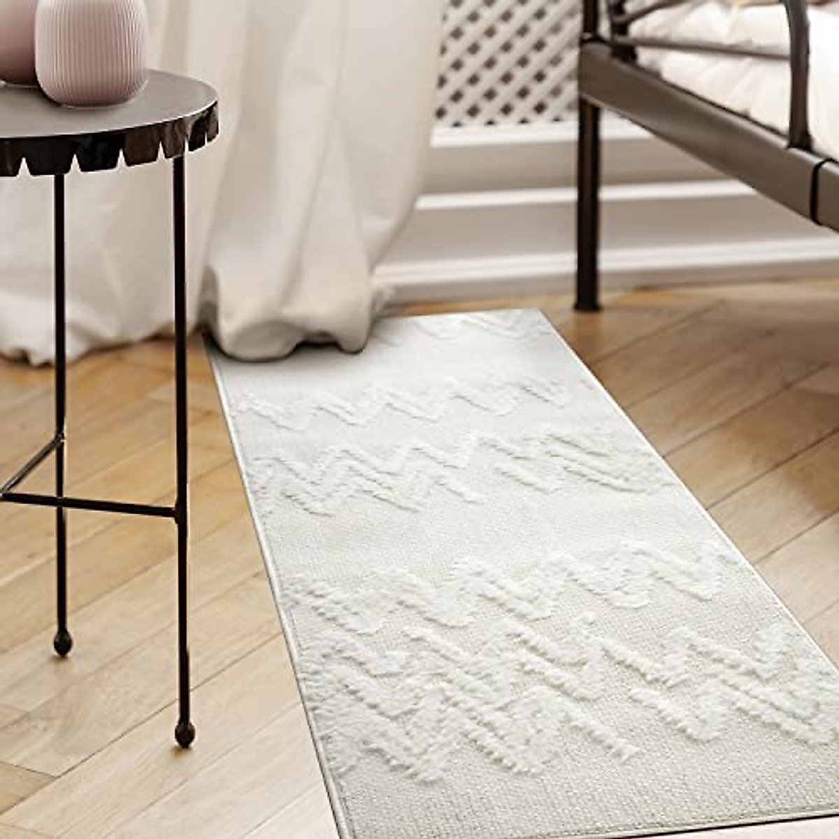 Antep Rugs Palafito 2x5 Geometric Shag Chevron High-Low Pile Textured Indoor Area Rug (White, 2' x 5')