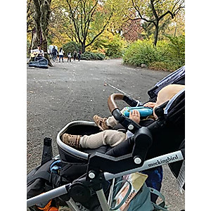 HÅLLIS The Swedish Squeeze Pouch Holder - 2pack - The Baby Product You Didn't Know You were Missing - Enjoy a Snack on The go - No More Messy Clean-ups - Fits Most Squeeze Pouches