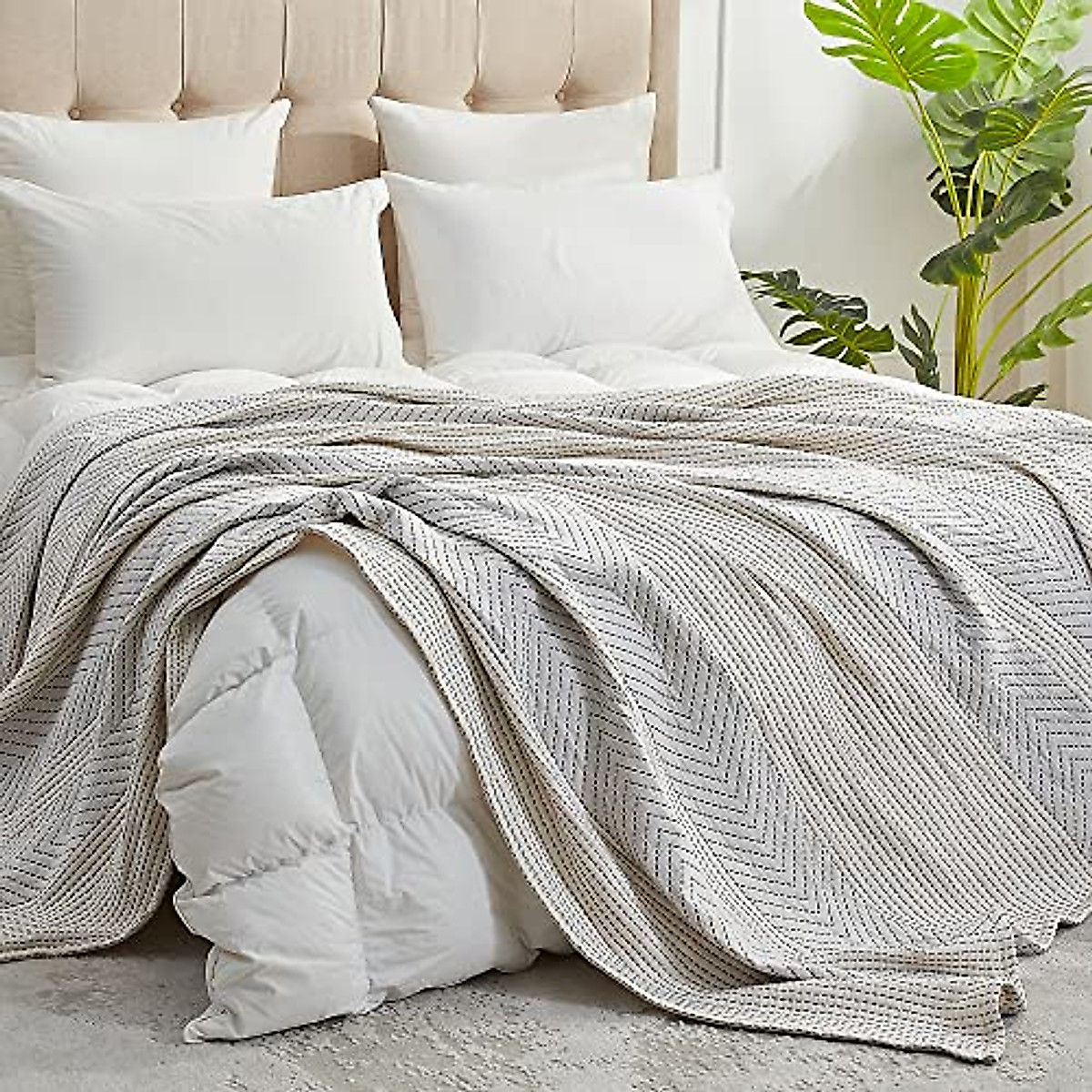 Amelie Home Cooling Bamboo Linen Queen Size Bed Blanket Quilt, Lightweight Hand-Quilting Imitation Bedspread for All Seasons, Soft Coverlet for Summer Hot Sleepers on Bed Couch and Sofa, 90" x 90"