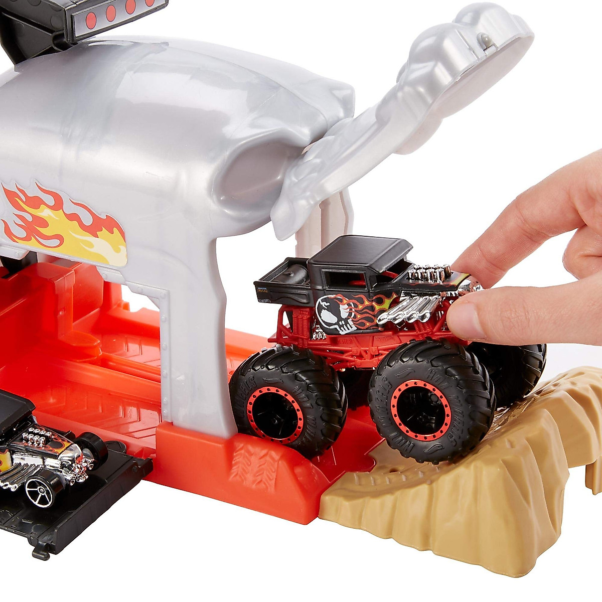 Hot Wheels Monster Truck Pit & Launch Play Sets with a Monster Truck and a 1:64 car, Team Bone Shaker, Multicolor