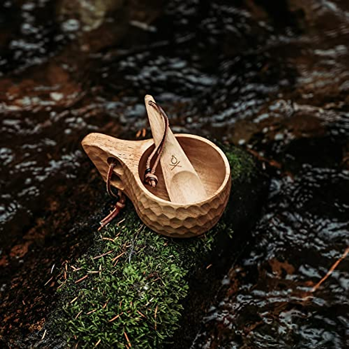 überleben Dursten Kuksa Wooden Cup - Handcarved Camping Mug Wood Cup - 8oz Traditional Nordic Camping Coffee Mug, Hiking Cup - Lightweight, Durable Bushcraft Camping Bowl w/Lanyard & Carabiner