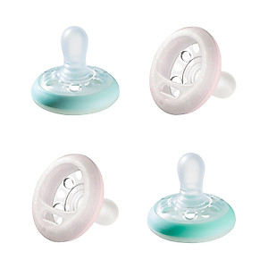 Tommee Tippee Breast Like Night Pacifier, 0-6 Months, Pack of 4 Pacifiers with Breast-Like Shape and Glow in The Dark Technology