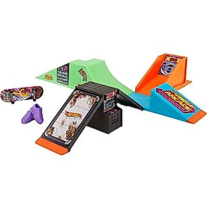Hot Wheels Skate Arcade Skatepark Playset, Includes Exclusive Tony Hawk-Designed Fingerboard and 1 Pair of Removable Skate Shoes for Kids