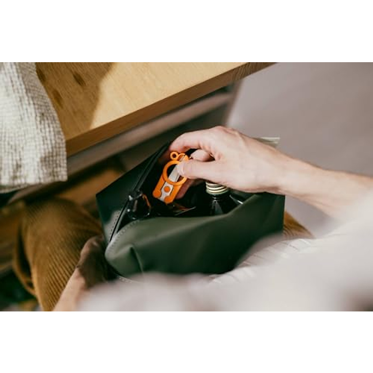 Fiskars 6411501951236 Foldable Scissors, Length: 11 cm, for Right-and Left-Handed Users, Stainless Steel Blade/Plastic Handles, one, Orange