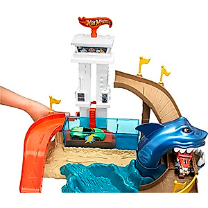 Hot Wheels Toy Car Track Set, Color Shifters Sharkport Showdown with 1 Color Shifters 1:64 Scale Car