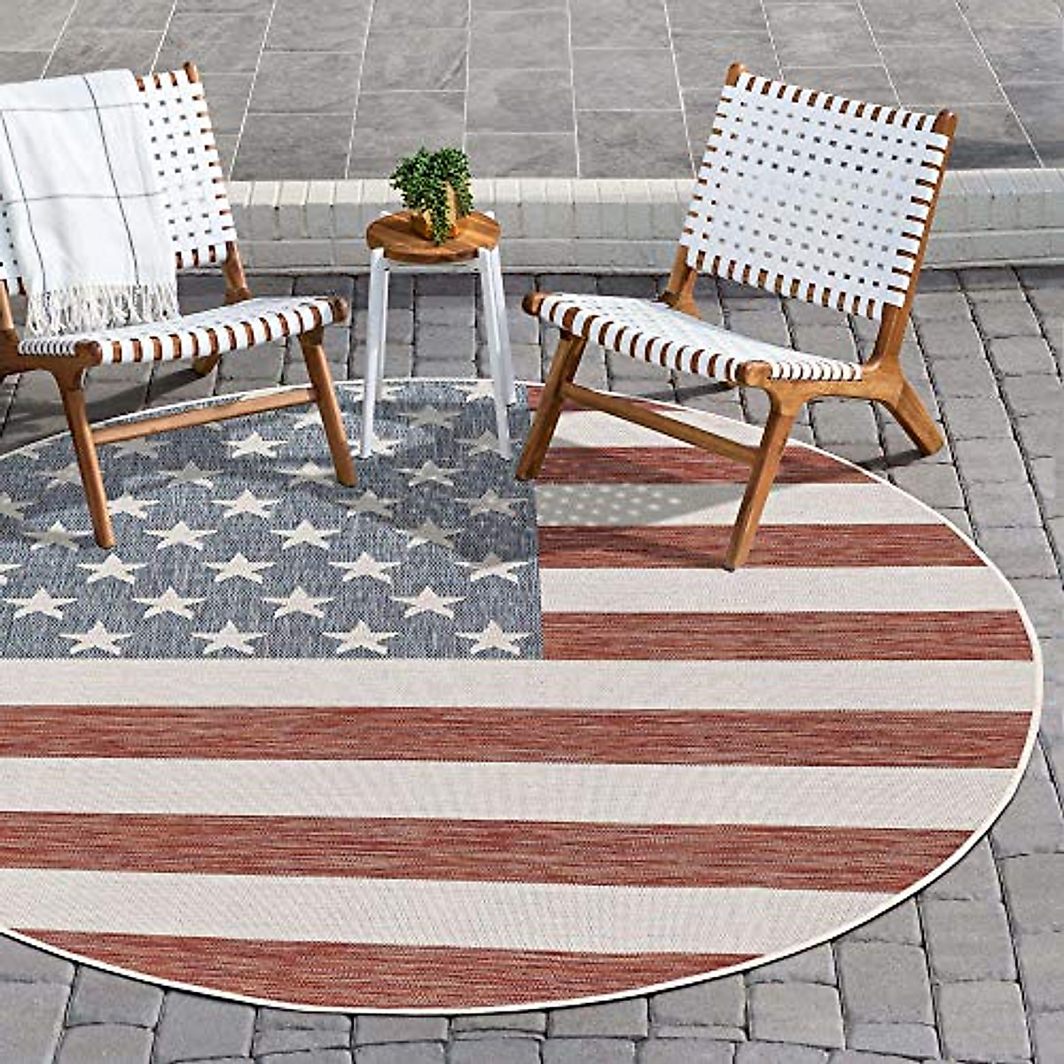 Jill Zarin Jill Zarin Outdoor Collection Area Rug (4' 1" Round, Red/ Blue)