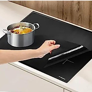 U´re made 4 cooking - Large Induction Cooktop Protector Mat 28.34" x 20.47", Magnetic Electric Stove Cover Antistrike/Antiscratch Glass Top Stove Cover. Max temperature resistance 425℉.