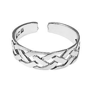 AeraVida Interwoven Celtic Knot .925 Sterling Silver Toe Ring or Pinky Ring | Celtic Knot Toe Rings for Women Sterling Silver | Silver Toe Rings for Women | Adjustable Toe Ring