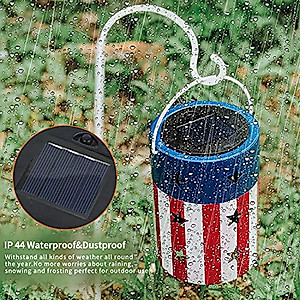 Patriotic Lantern Hanging Solar Lantern American Patriotic Independence Day Garden Lantern Outdoor Lantern Decorative Waterproof LED Solar Patriotic Flag Lights Garden Stakes Tabletop Lamp
