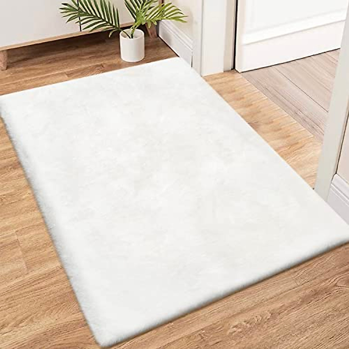 Fixseed Small Rugs White Fluffy Faux Rabbit Fur Rug 2 x 3 for Bedroom Bathroom, Machine Washable Modern Area Rugs Non Slip Entry Way Rug for Chair Living Room Bath Rug