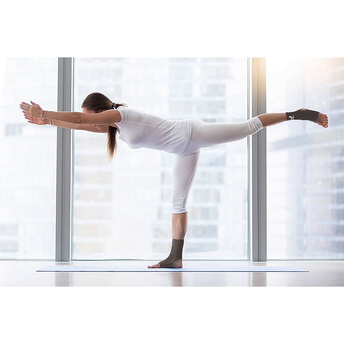 UptoFit Copper Ankle Compression Sleeve for Women Lightweight Breathable Brace for Foot and Ankle Support in Plantar Fasciitis, Achilles Tendon & Tendonitis (Medium - 1 Piece)