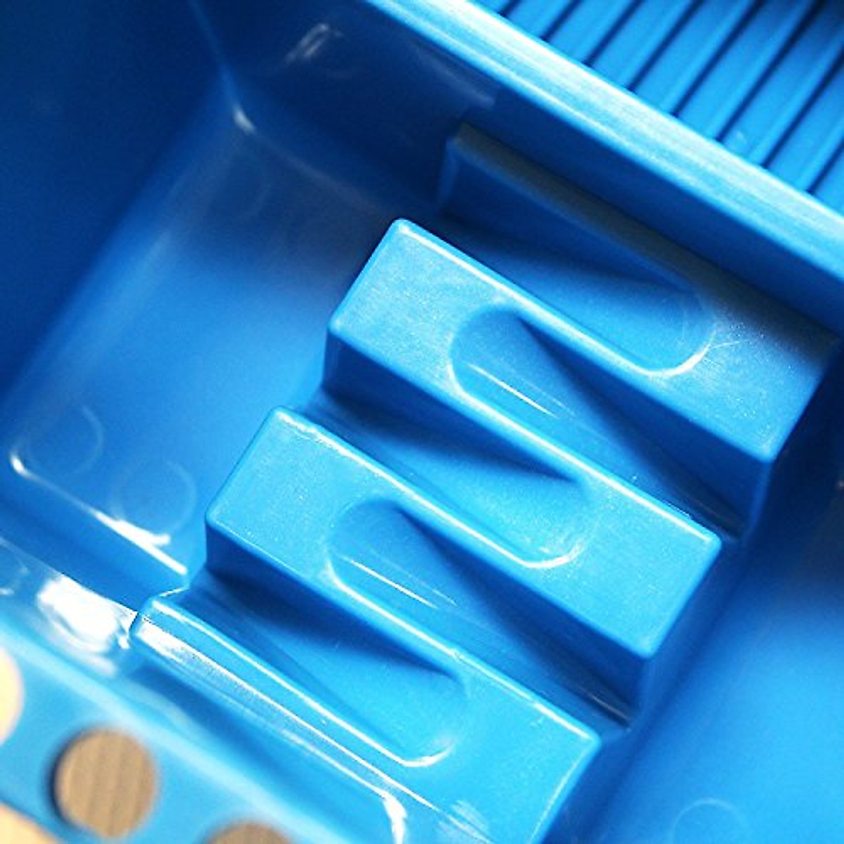 Mont Marte Twin Compartment Plastic Brush Washer. Easy Paint Brush Cleaning and Drying. Suitable for Acrylic and Watercolor Painting.