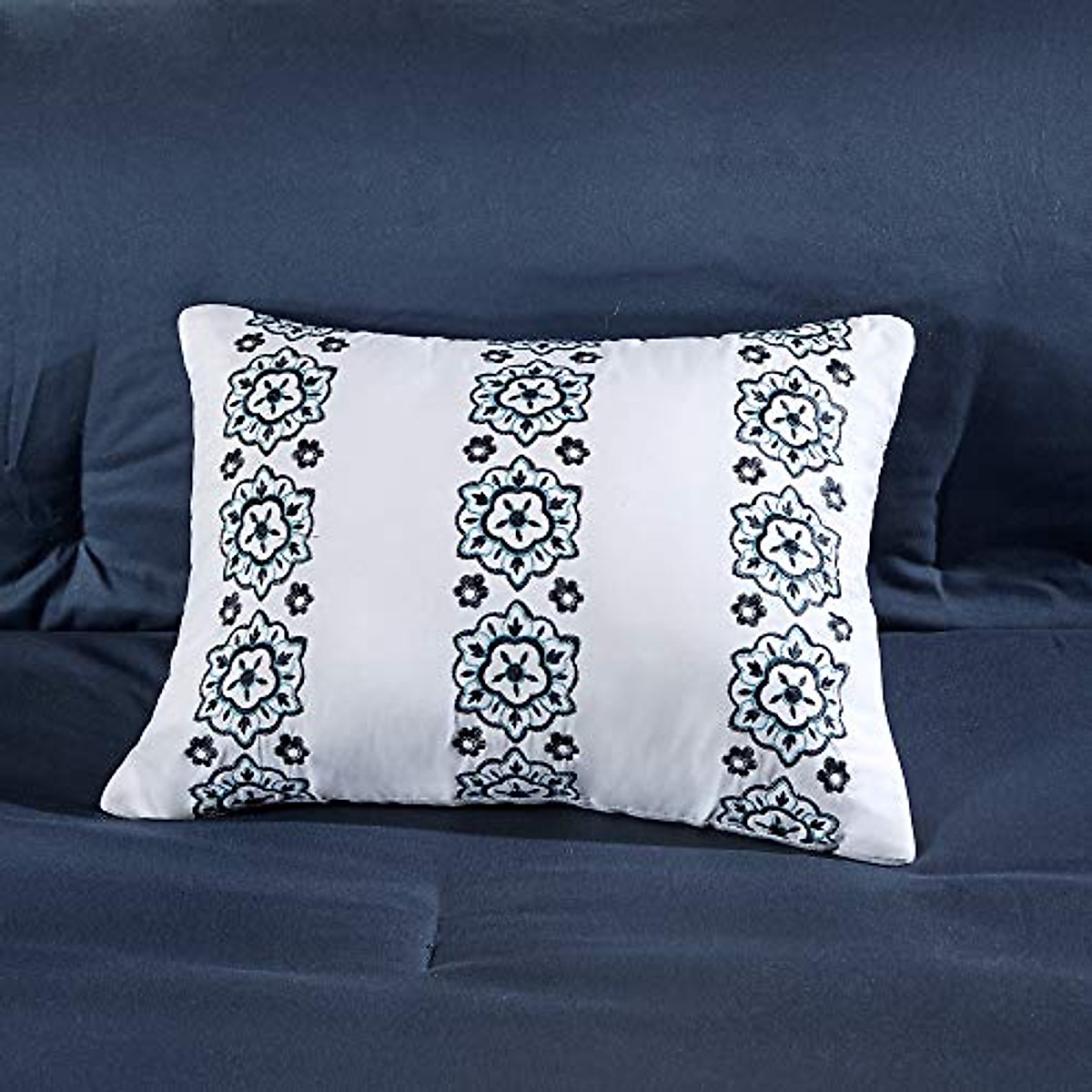 Intelligent Design Complete Bed In A Bag Casual Boho Comforter with Sheet Set Decorative Pillow, All Season Bedding Set, Twin, Loretta Navy 7 Piece