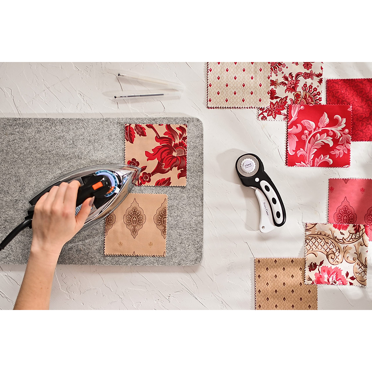 True Fabrics 10" Squares Layer Cake Precut Fabric (En Rouge)