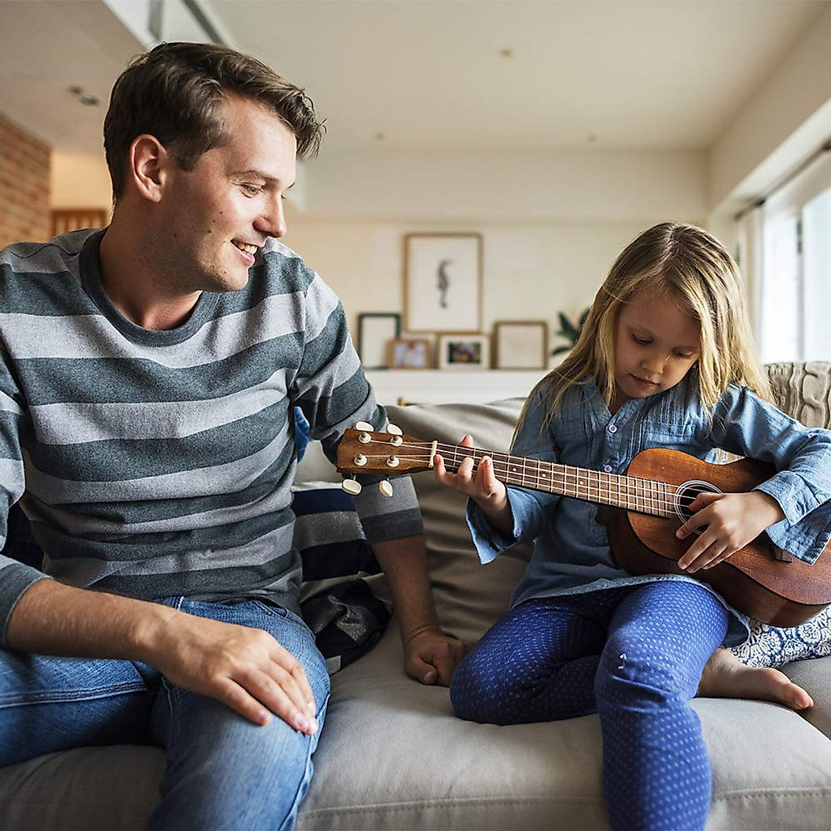 Ukulele Strings, 5 Sets of Nylon Ukulele Strings, String Winder for Soprano (21 Inch) Concert (23 Inch) Tenor (26 Inch) Ukulele with 10 Picks