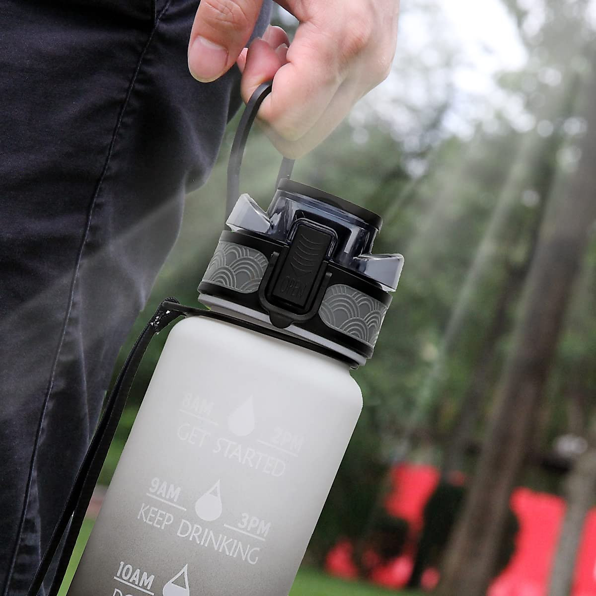 Kanglesdip 32 oz Large Water Bottle with Motivational Time Marker & Removable Strainer,Fast Flow BPA Free for Fitness, Gym and Outdoor Sports(White/Black)