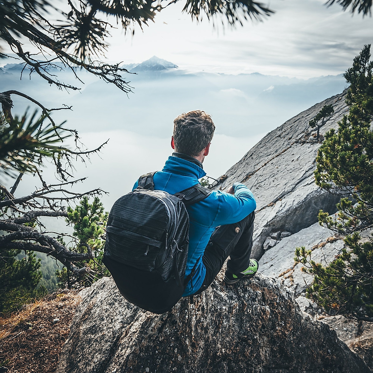 HEIMPLANET Original | V1 MOTION ELLIPSE 25L | Daypack incl. 15" Laptop Compartment (Darkgrey/Green)