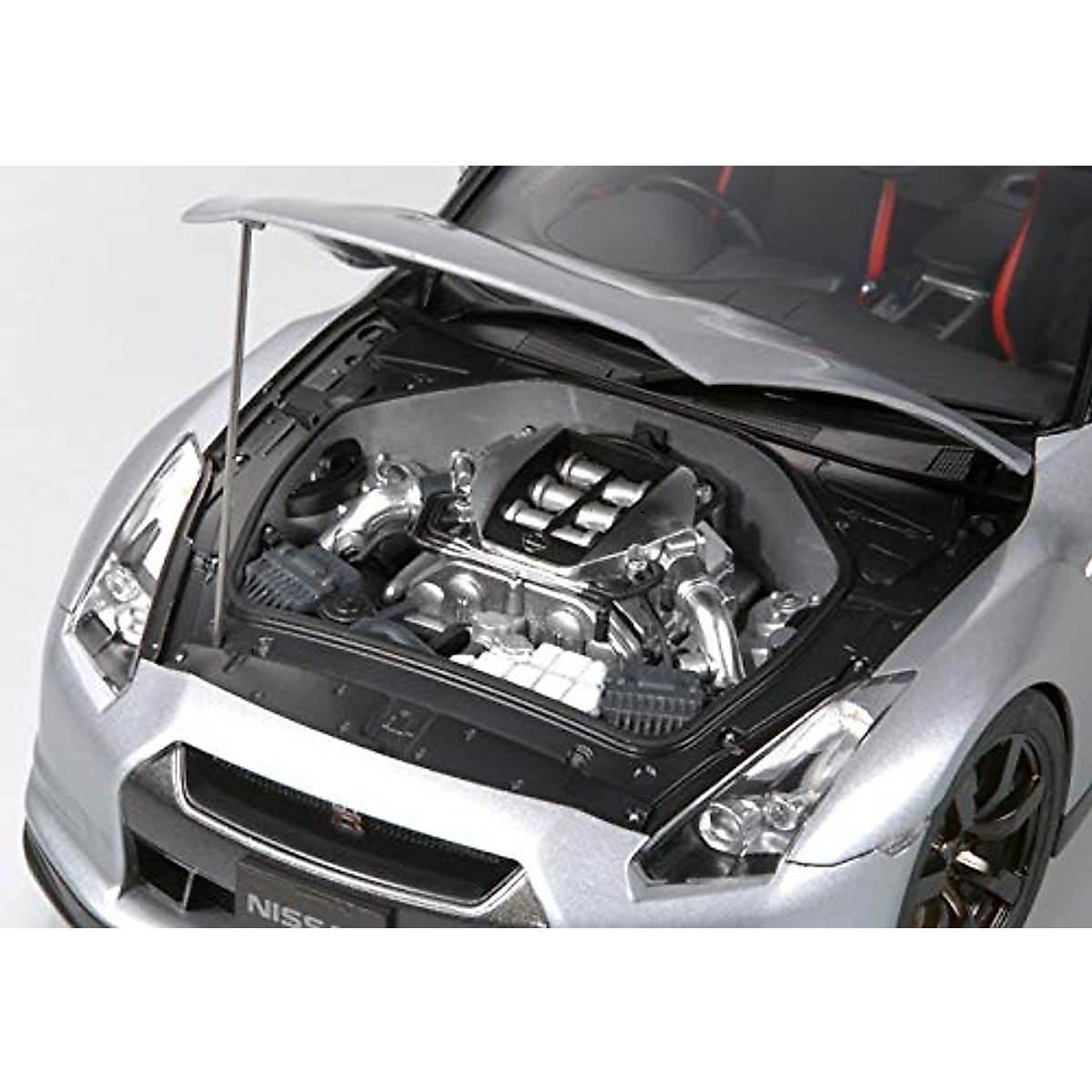 Tamiya Nissan GT-R R35 - 1/24 Scale Model Kit 24300