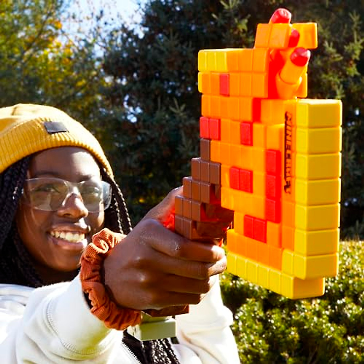 Nerf Minecraft Firebrand, Dart Blasting Axe, 6 Nerf Elite Foam Darts, Design Inspired by Minecraft Axe in The Game, Pull Down Priming, Minecraft Toys