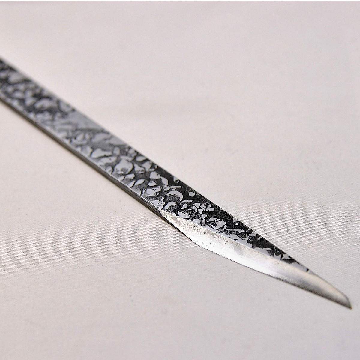 KAKURI Kiridashi Knife 15mm Right Hand for Woodworking, Marking, Scribing, Carving, Whittling, Professional Hand Forged Razor Sharp Japanese Carbon Steel Blade with Hammered Pattern, Made in JAPAN