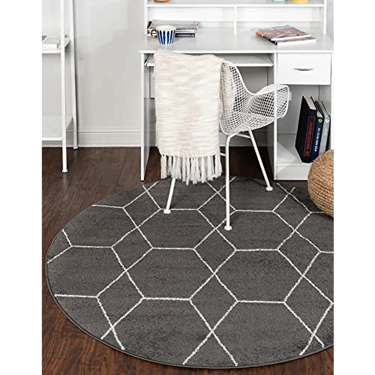 Unique Loom Trellis Frieze Collection Area Rug - Geometric (4' 1" Round, Dark Gray/ Ivory)