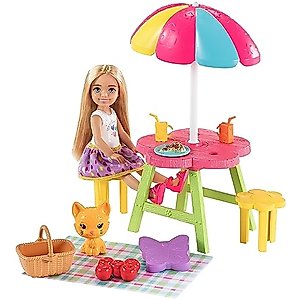 Barbie Chelsea Picnic Playset with Chelsea Doll (6-in Blonde), Pet Kitten, Picnic Table, Umbrella, Basket & Accessories, Gift for 3 to 7 Year Olds